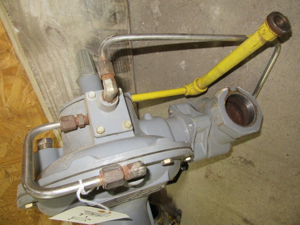 FISHER PRESSURE REGULATOR TYPE: 299 2" INPUT: 60PSI OUTPUT: 45PSI ...