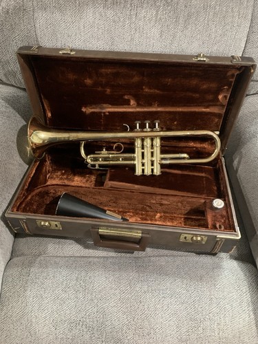 Olds Ambassador Trumpet with case and straight mute - Serial # 677366 ...