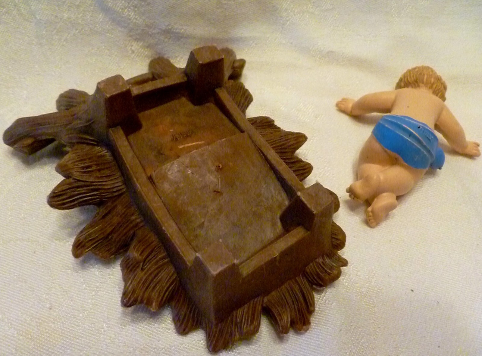 VINTAGE 5" MANGER & Baby JESUS Plastic NATIVITY FIGURINES Fontinini ...