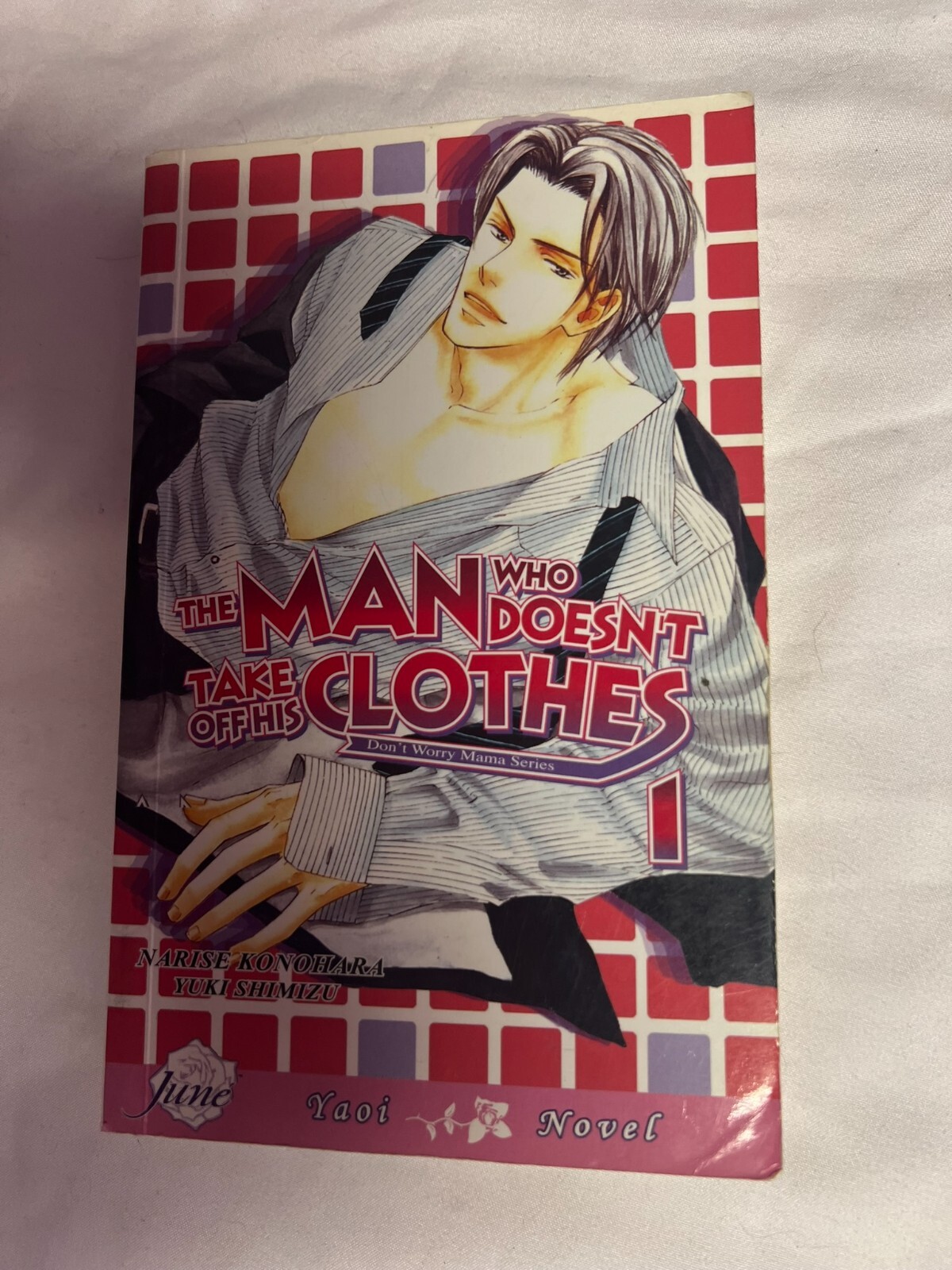 The Man Who Doesn't Take Off His Clothes Vol. 1 (Yaoi) Narise Konohara ...