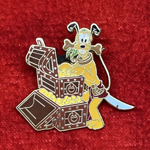 DISNEY PLUTO CHEST OF GOLD COINS PIRATES OF THE CARIBBEAN PINBACK (m ...