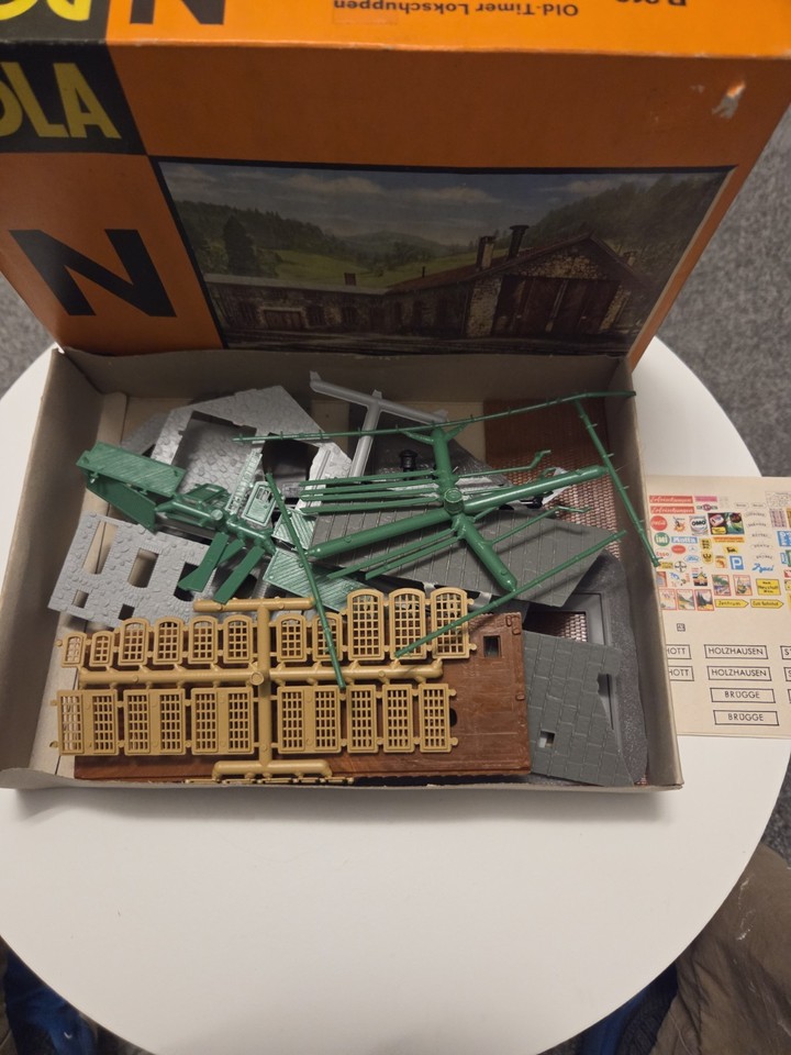 POLA Model B 210 Old Timer Engine Shed - N Gauge - Kit On Sprues - New ...