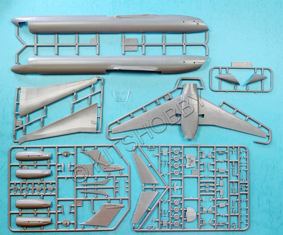 KITSHOBBY 1/144 McDonnell Douglas MD-80 Jet America Airlines Model Kit ...