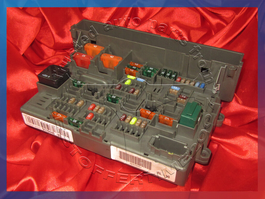 BMW E81 E82 E87 E90 E91 E84 1 3 X1'ies FRONT DISTRIBUTION RELAY BOX ...