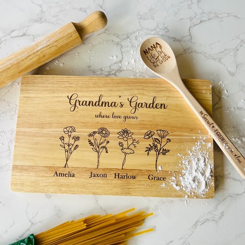 Personalised birth flower wood engraved chopping board | gifts for mum ...