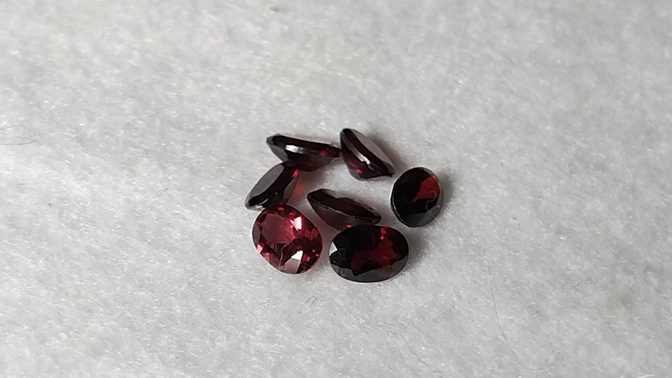 Red Pyrope Garnet faceted Oval Cut Natural Rough 7x5mm loose gem ...