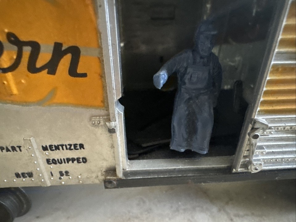 Lionel O / O27 Gauge 3474 Western Pacific Orange Feather Operating Box ...