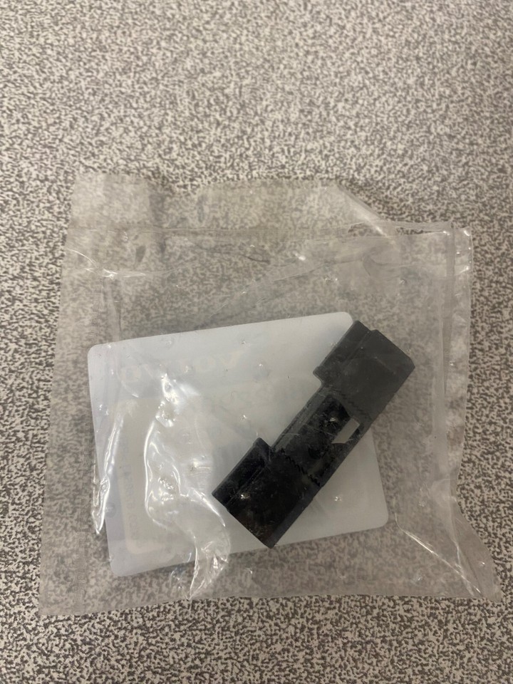 NEW GENUINE VOLVO S60 V70 XC70 S80 TRIM ROOF DRIP MOULDING CLIP 8622906 ...