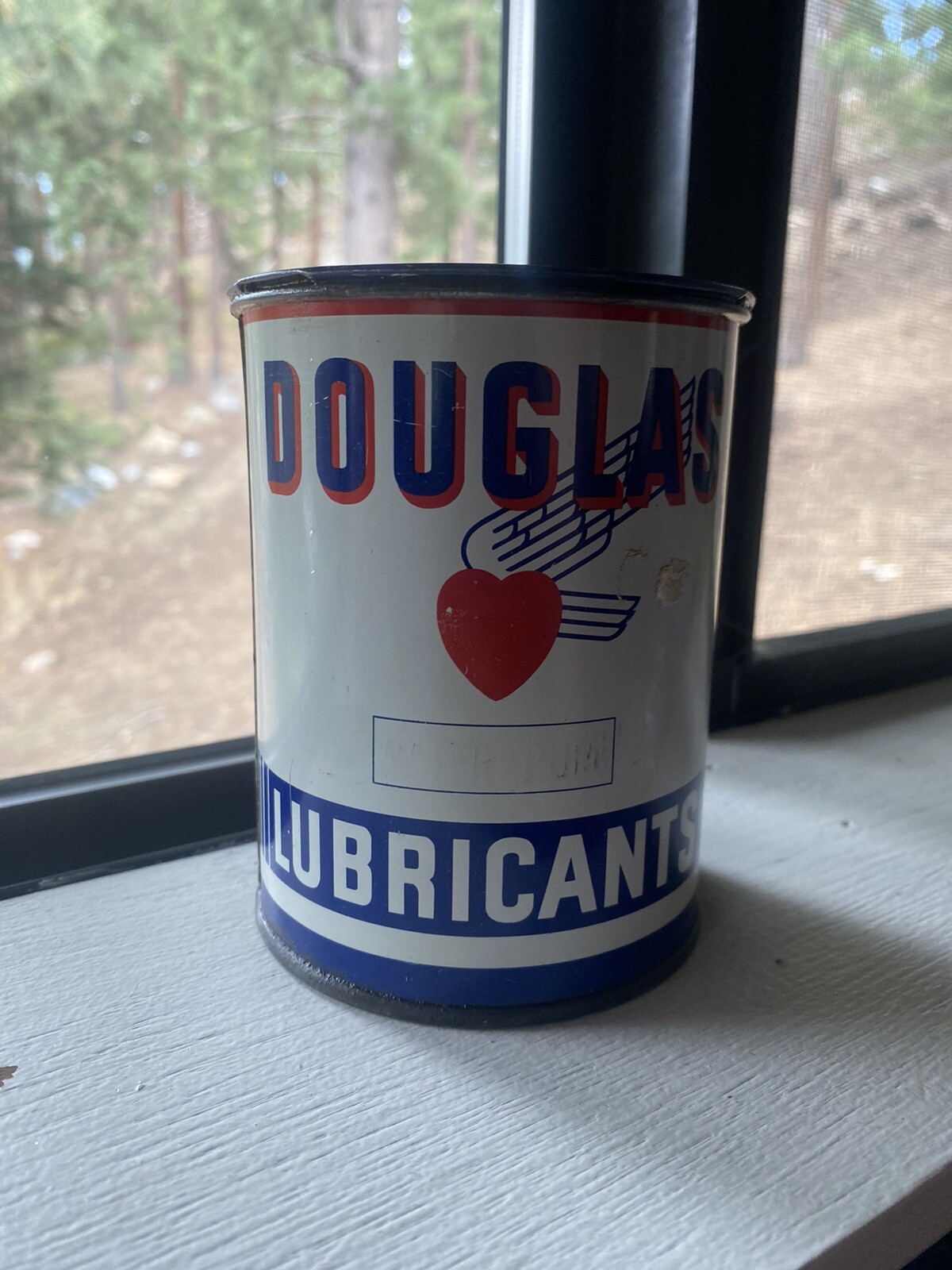 Douglas Oil Co of California Canco Oil can very clean heart lubricant ...