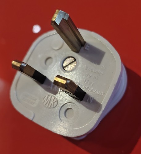 MK 647WHI Non-Standard 13A UK T-Shaped earth 3-Pin Safety Plug White ...