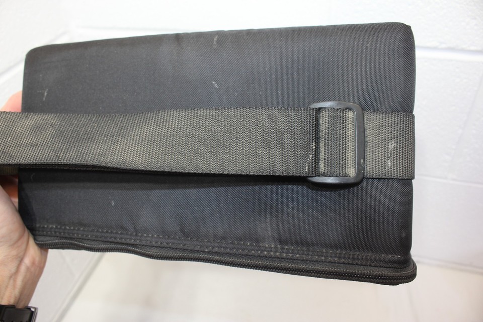 Vintage CASE LOGIC 30 CD Compact Disc Case Carry Bag w/ Soft Side guc ...