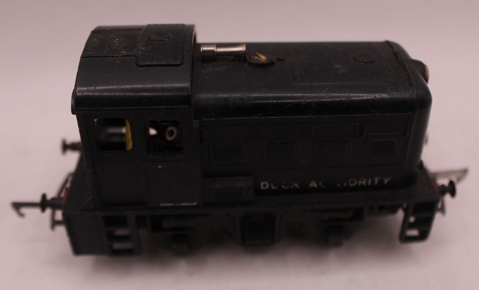 Tri-ang 00 Gauge Black #5 0-4-0 Dock Authority Diesel Shunter Loco ...