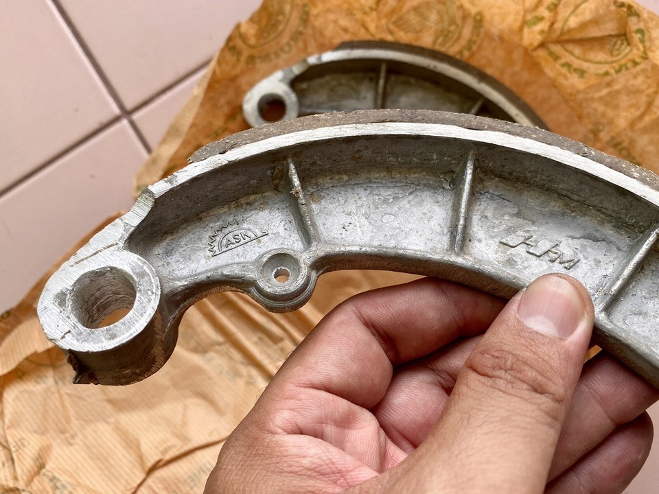 NOS HONDA CB72 CB77 CB92 CL72 CL77 CP77 FRONT BRAKE SHOE TAIWAN PN ...