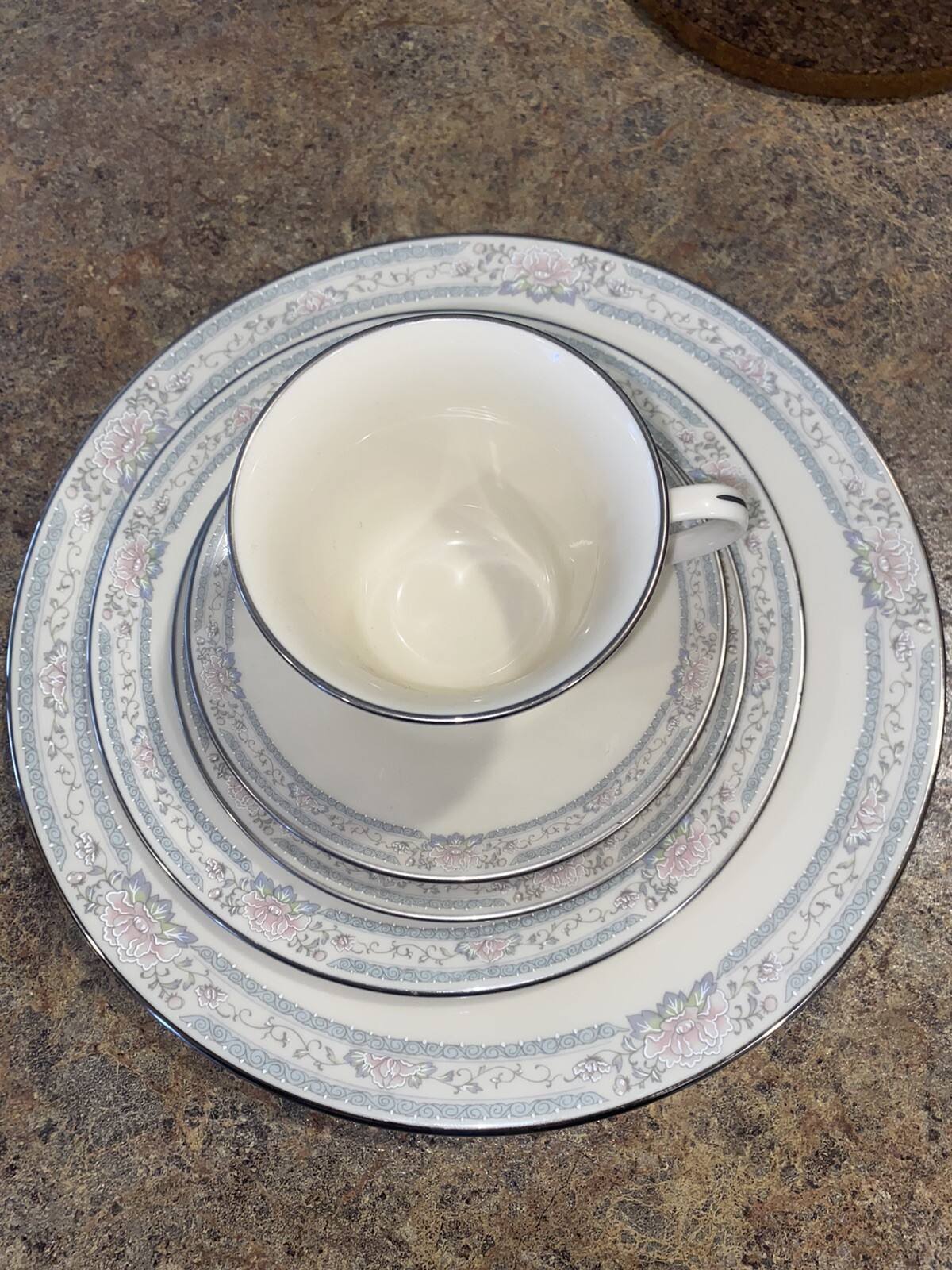 LENOX China CHARLESTON pattern 8-piece Place Setting ( 40 pieces total ...