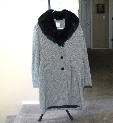Vintage 1990s Women's Black & White George Coat W/ Fur Lined Collar Sz ...