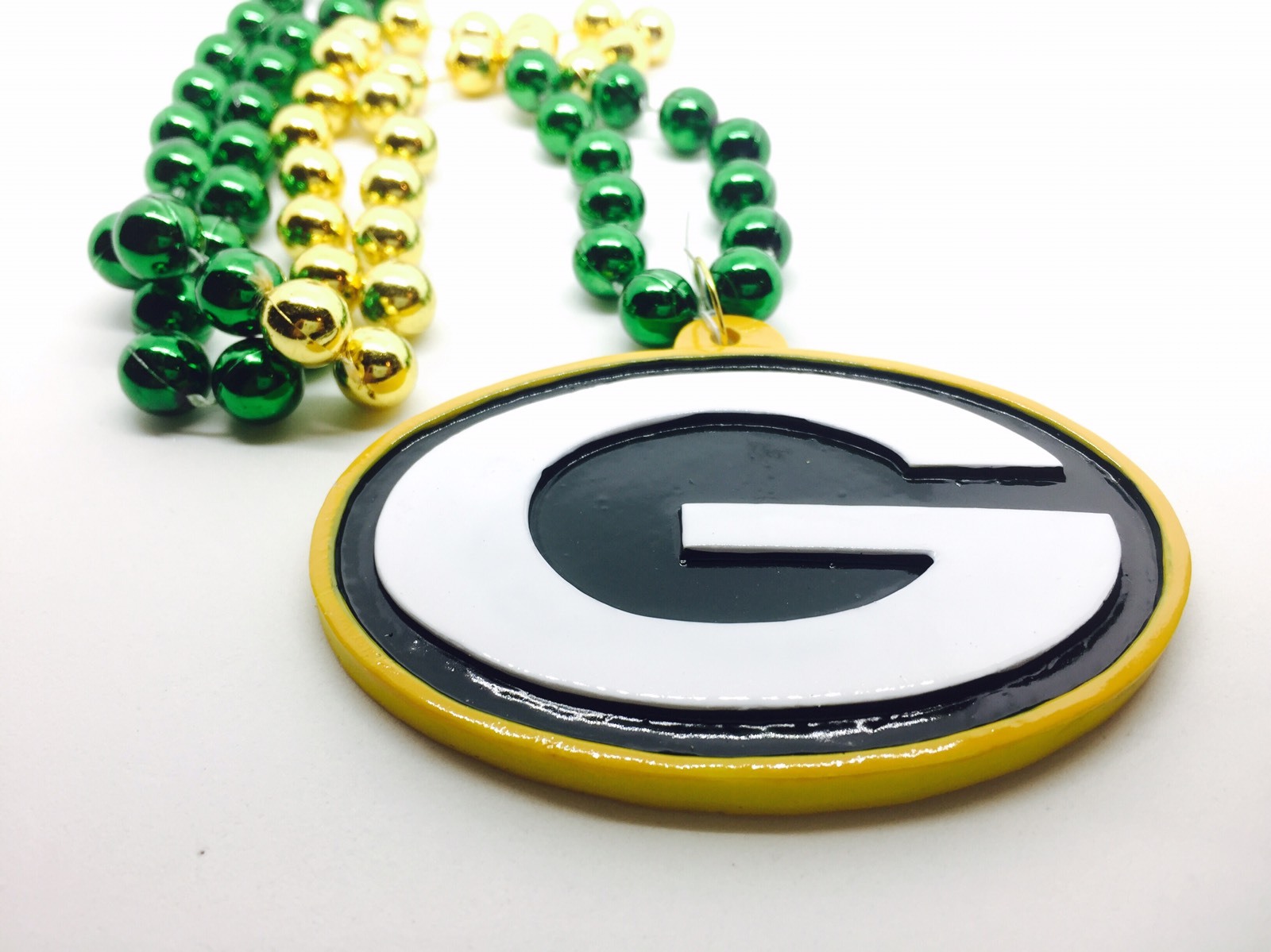 NFL Green Bay Packers Mardi Gras Beads With Medallion Necklace | eBay