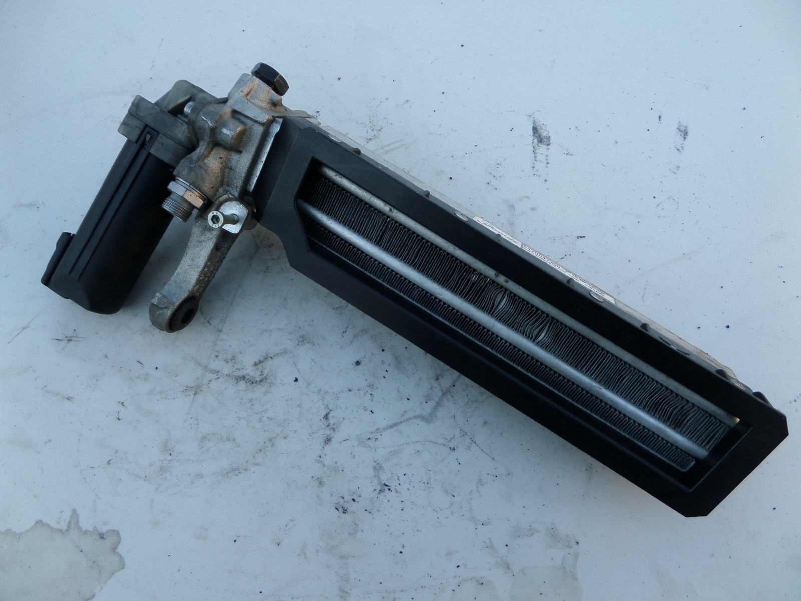 BMW E60 E63 E64 M5 M6 S85 Getrag Oil Cooler 247.0.0416.00 24700041400 ...