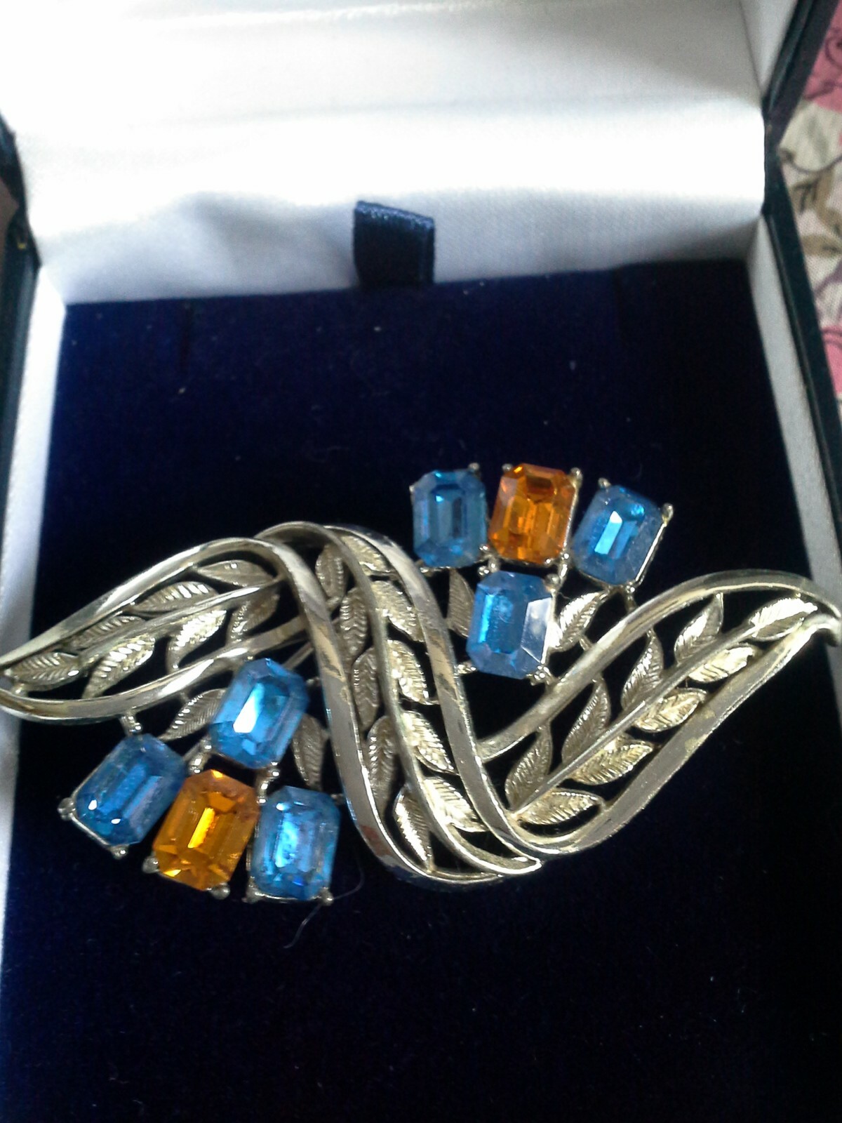 1950S SUPERB LEAF & SWAGS DESIGN WITH BLUE AND YELLOW… - Gem
