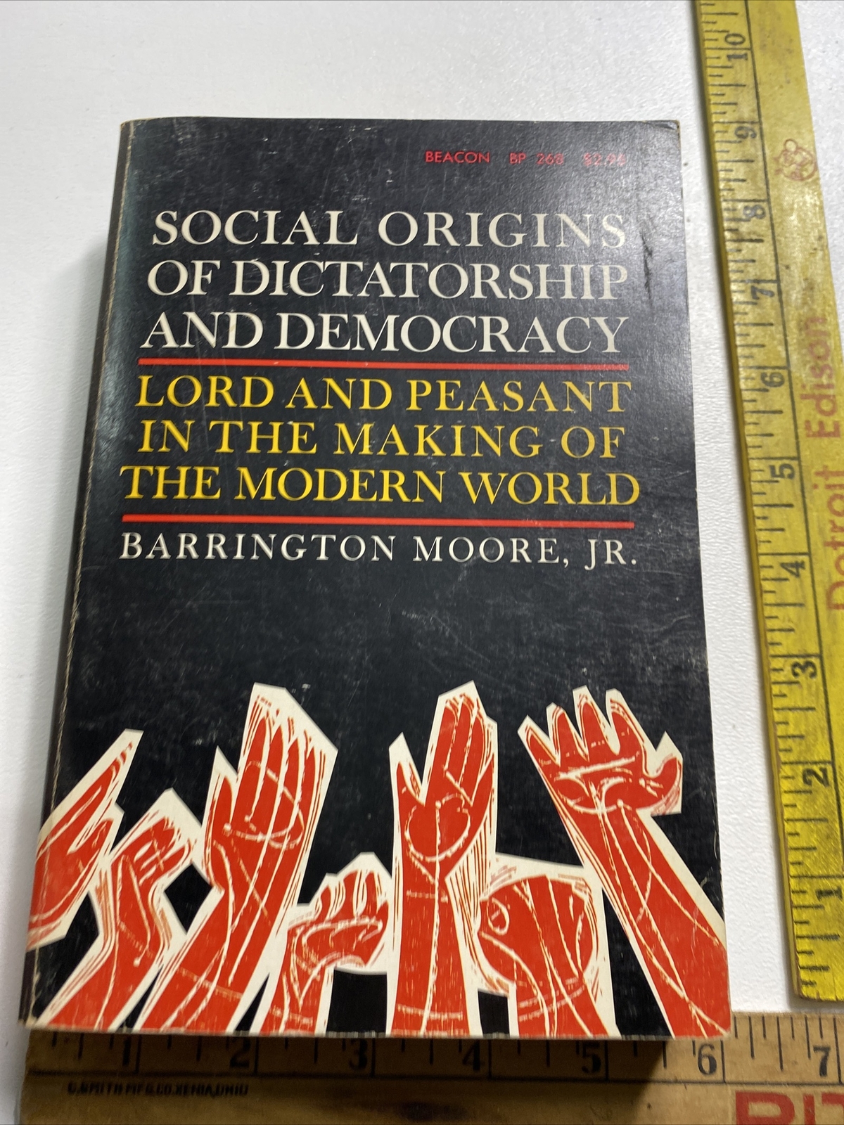 Social Origins Of Dictatorship And Democracy - Barrington Moore Jr. (PB ...