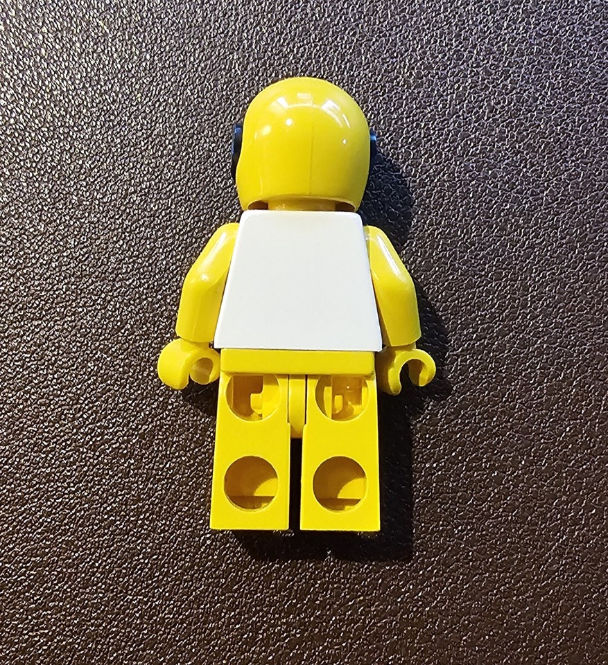 Lego Classic Space Futuron Minifigure Yellow Astronaut with Air Tanks ...
