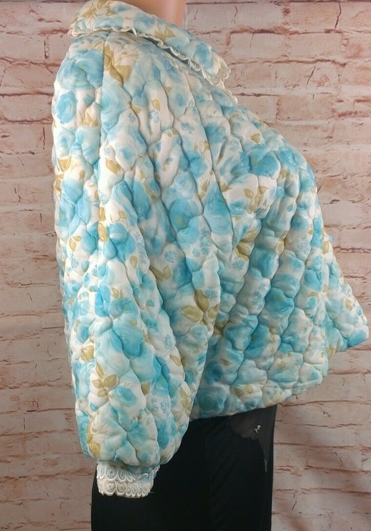 Vintage blue floral quilted nylon bed jacket Wovenair… - Gem