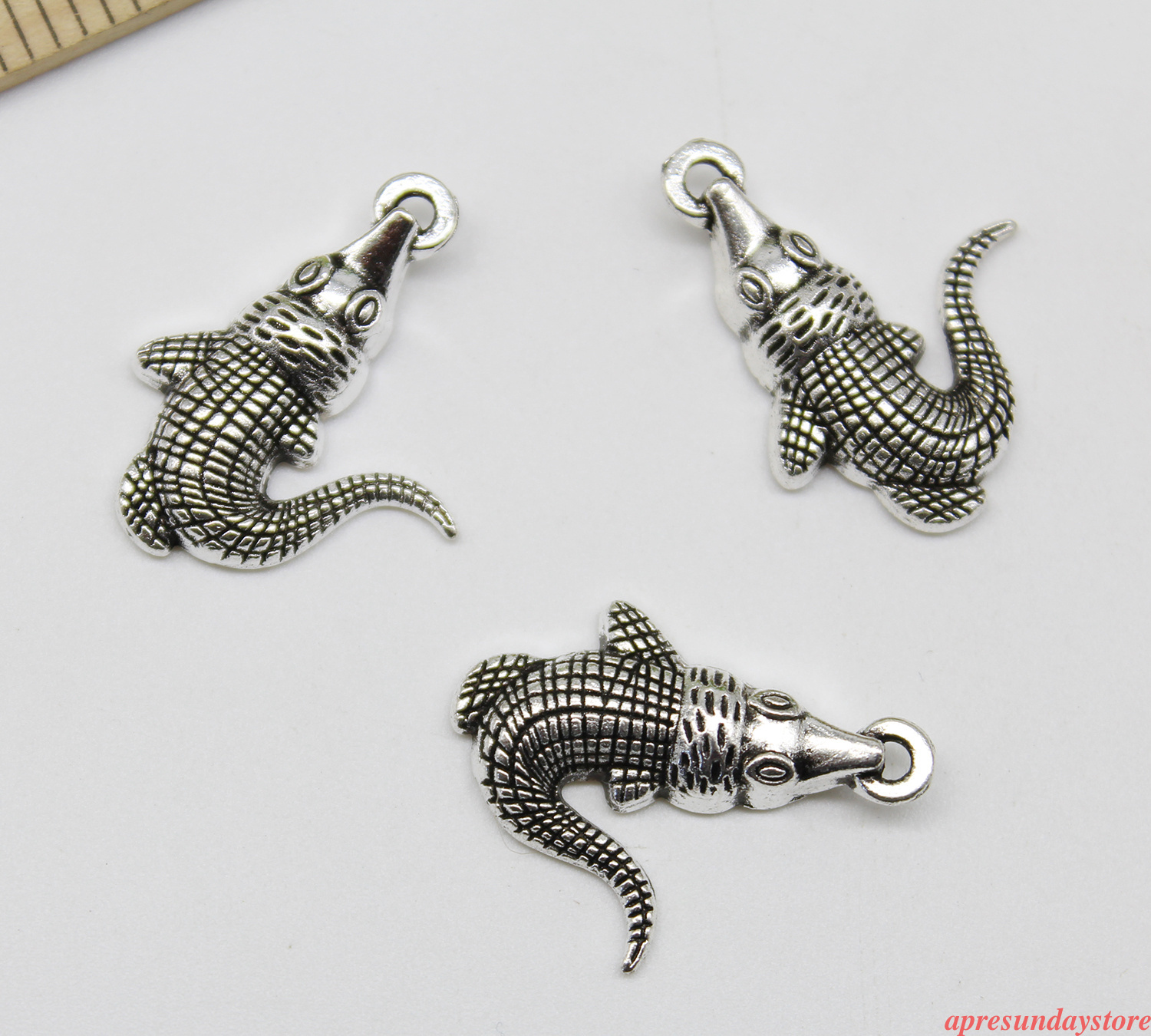 5/20/60X retro style Lovely crocodile alloy charms pendants for Jewelry ...