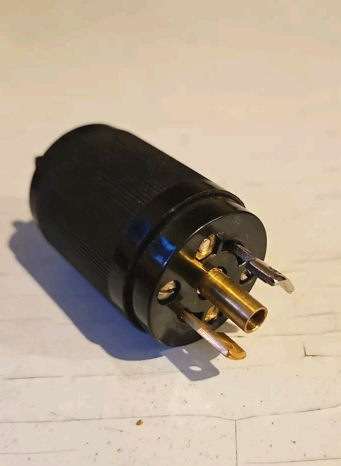 Hubbell HBL7594 Twist Lock Male Plug 15A 125V 2 Pole 3 Wire NEMA ML-2P ...