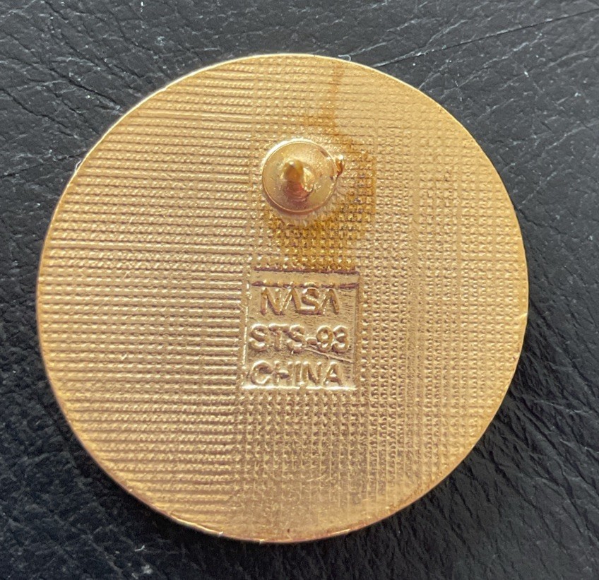 NASA SPACE SHUTTLE MISSION STS-93 CREW MEMBERS METAL PIN BADGE ON CARD ...