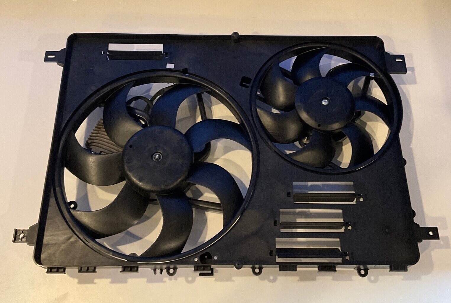 2015 - 2017 Range Rover Discovery Sport Evoque Engine Radiator Dual Fan ...