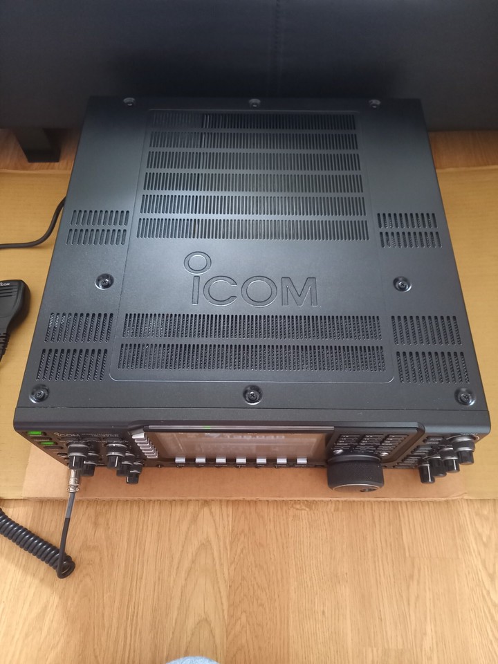 2016 model ICOM IC-7700 - Hf/50mhz Transceiver Pristine condition BOXD ...