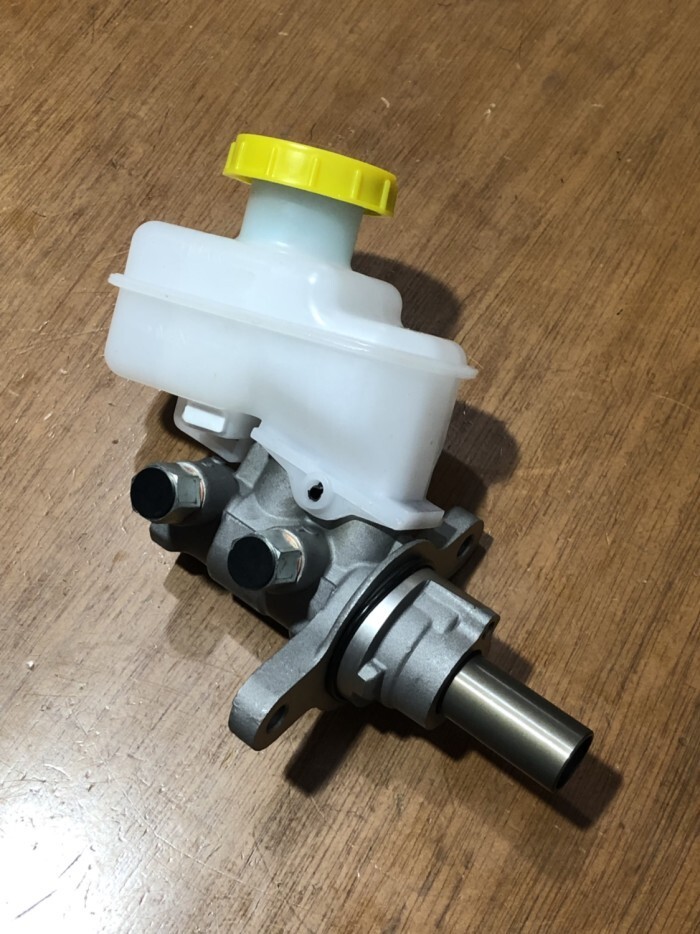 4625A507 NEW Genuine Brake Master Cylinder 15-19 Mitsubishi Triton L200 ...
