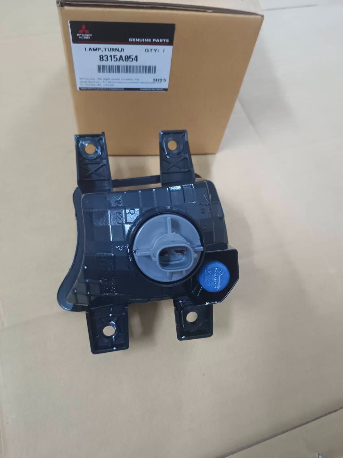 8315A054 Mitsubishi OEM Genuine Lamp ASSY T/sig FR R for sale online | eBay