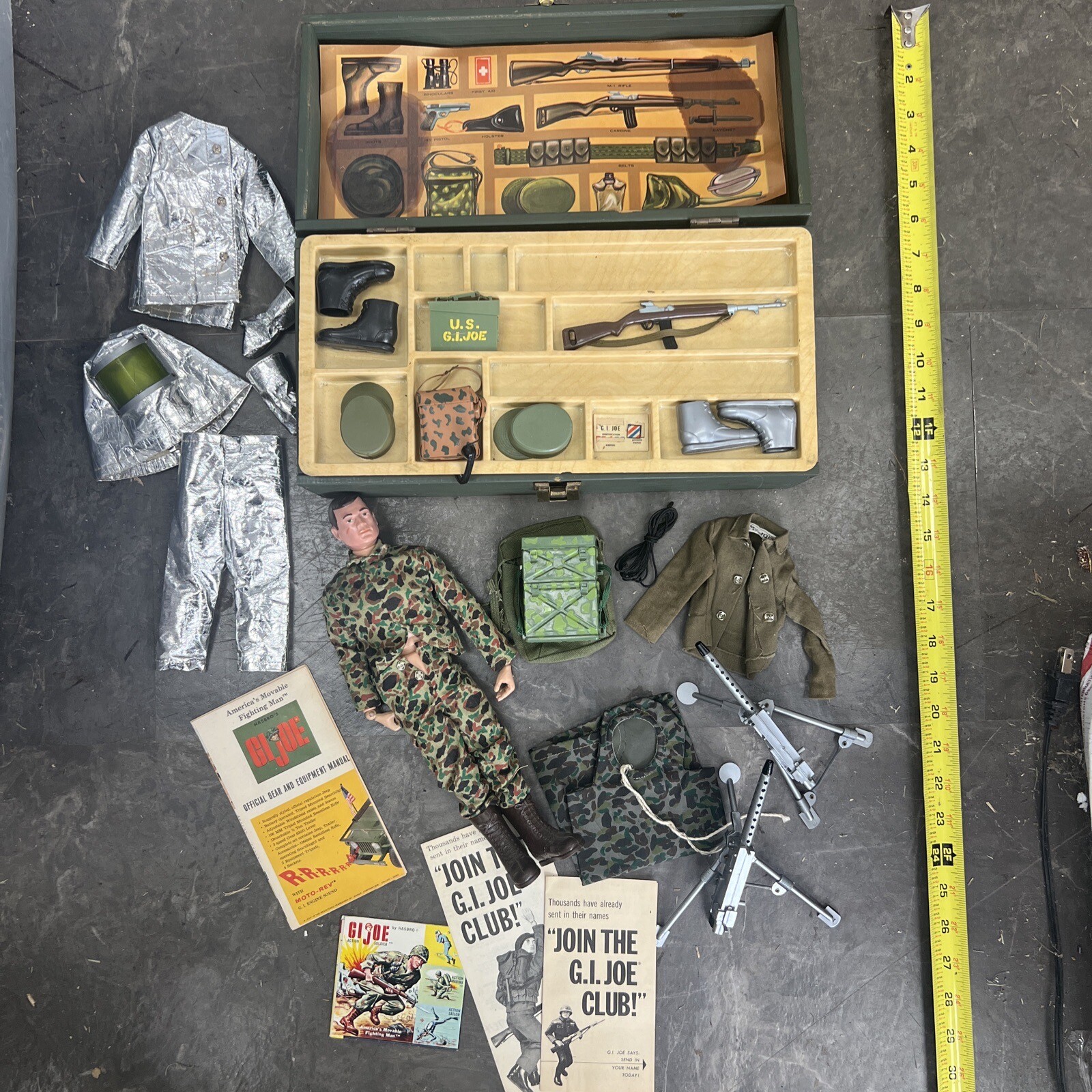 VINTAGE 1964 12" GI JOE W/ FOOTLOCKER & ACCESSORIES Plus Extras Lot ...