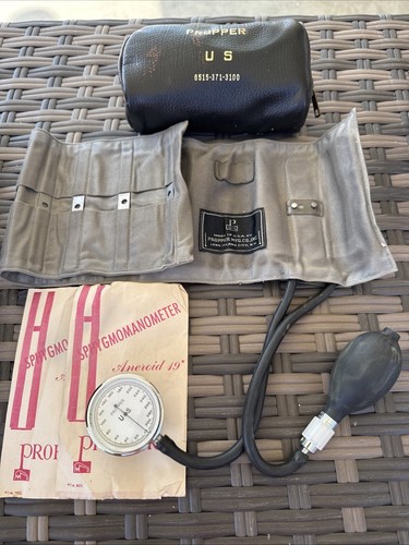 Vintage Military Sphygmomanometer U.S. Stock 6515-371-3100 with Case ...