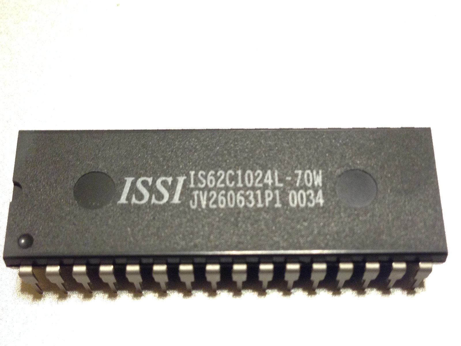 *SHIPS FROM USA* ISSI IS62C1024L-70W CMOS SRAM Memory (128k x 8) DIP-32 ...