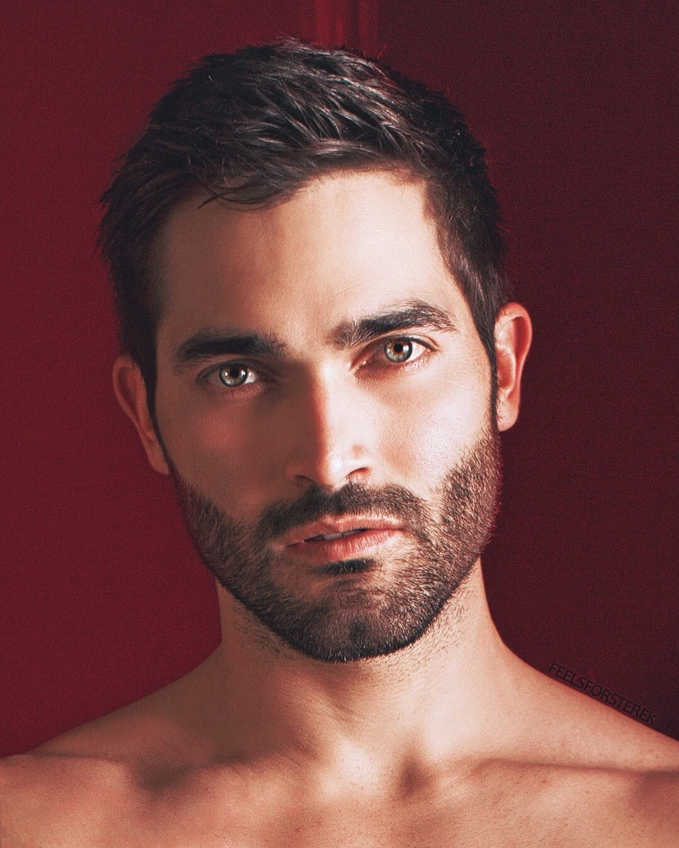 Tyler Hoechlin Eye Color