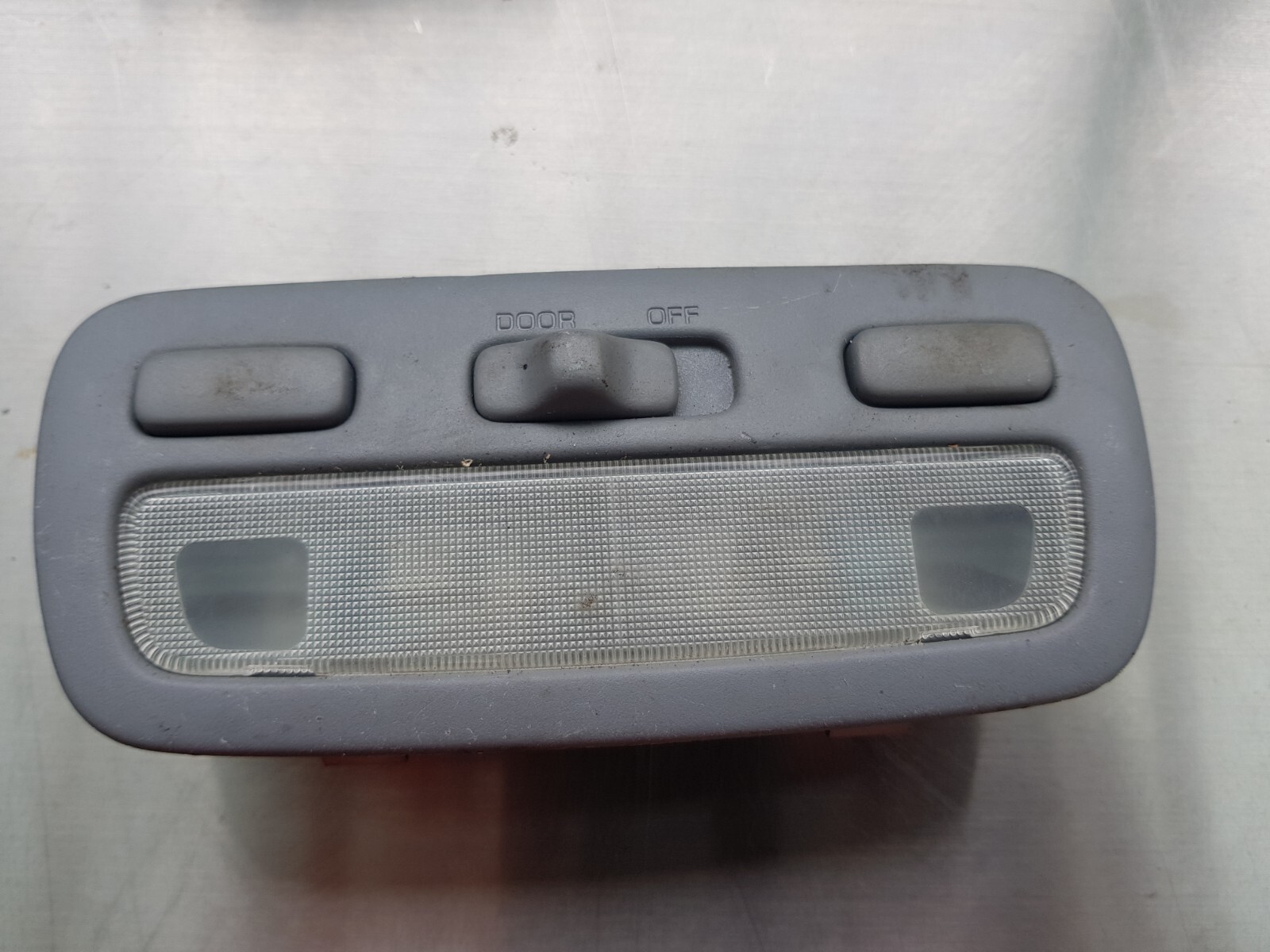 Toyota Tarago/Estima ACR30 00 -06 Interior Light | eBay Australia