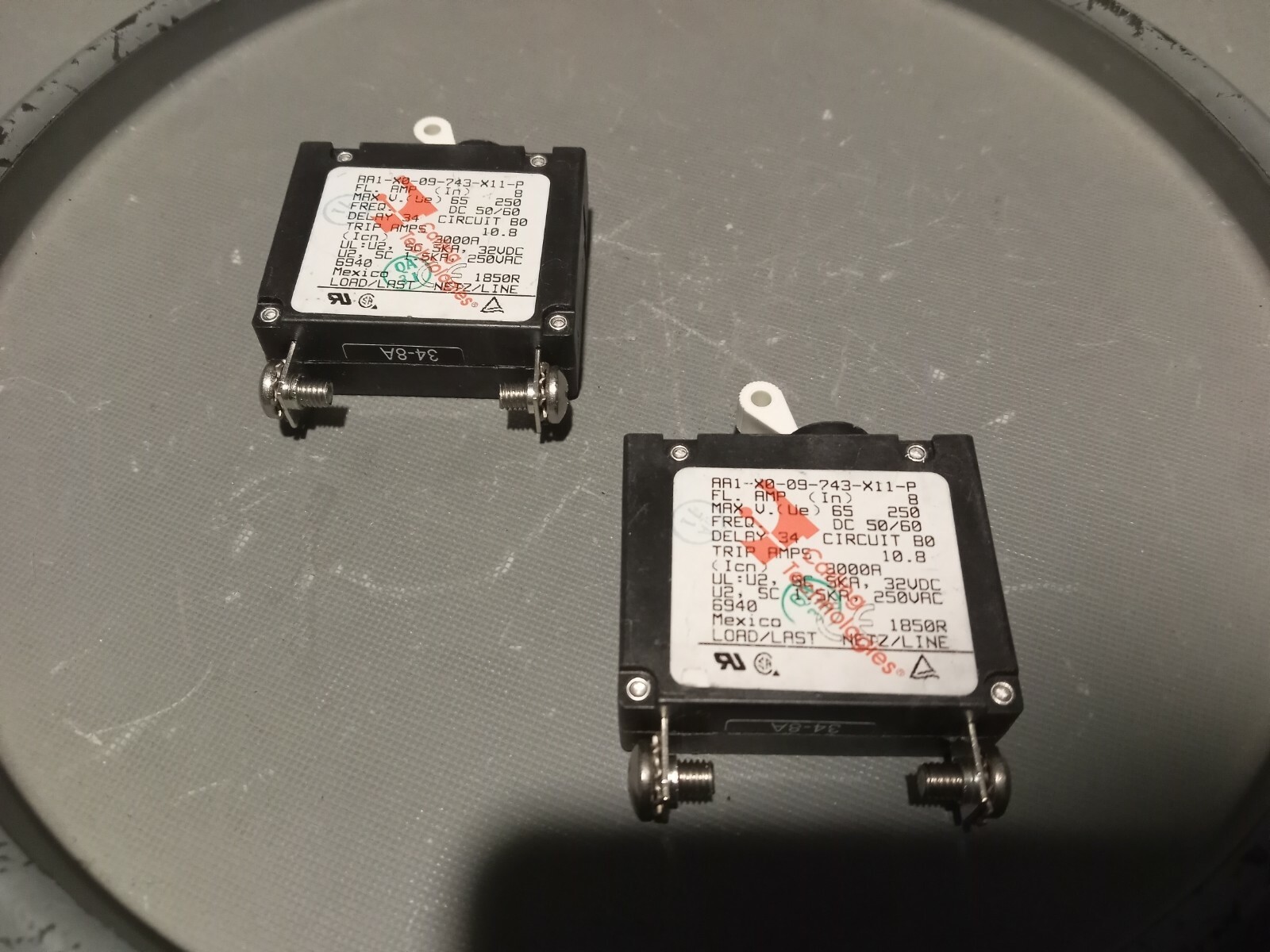 Lot of 2 Blue Sea Systems Circuit Breaker, 8A, 250VAC, AA1-X0-09-743 ...