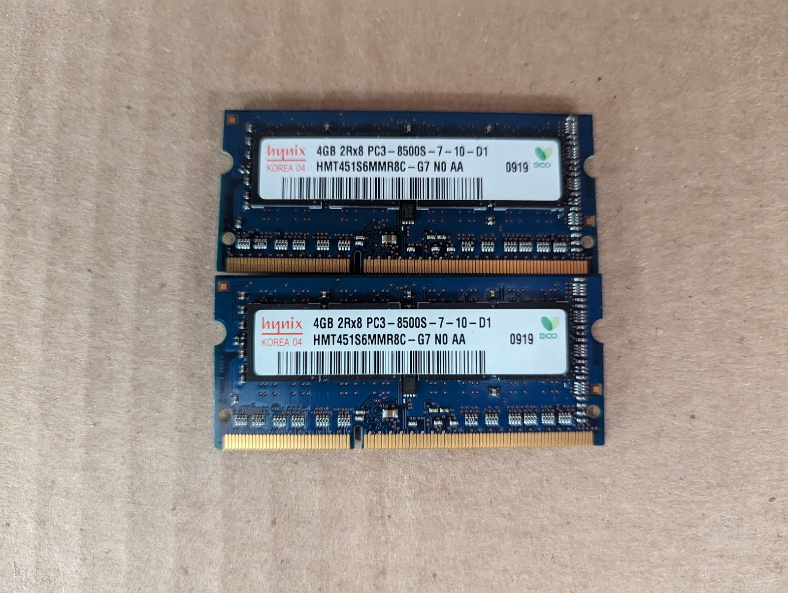 4GB DDR3 PC3-8500 1066mhZ 204-pin CL7 SO-DIMM HMT451S6MMR8C-G7 Hynix ...