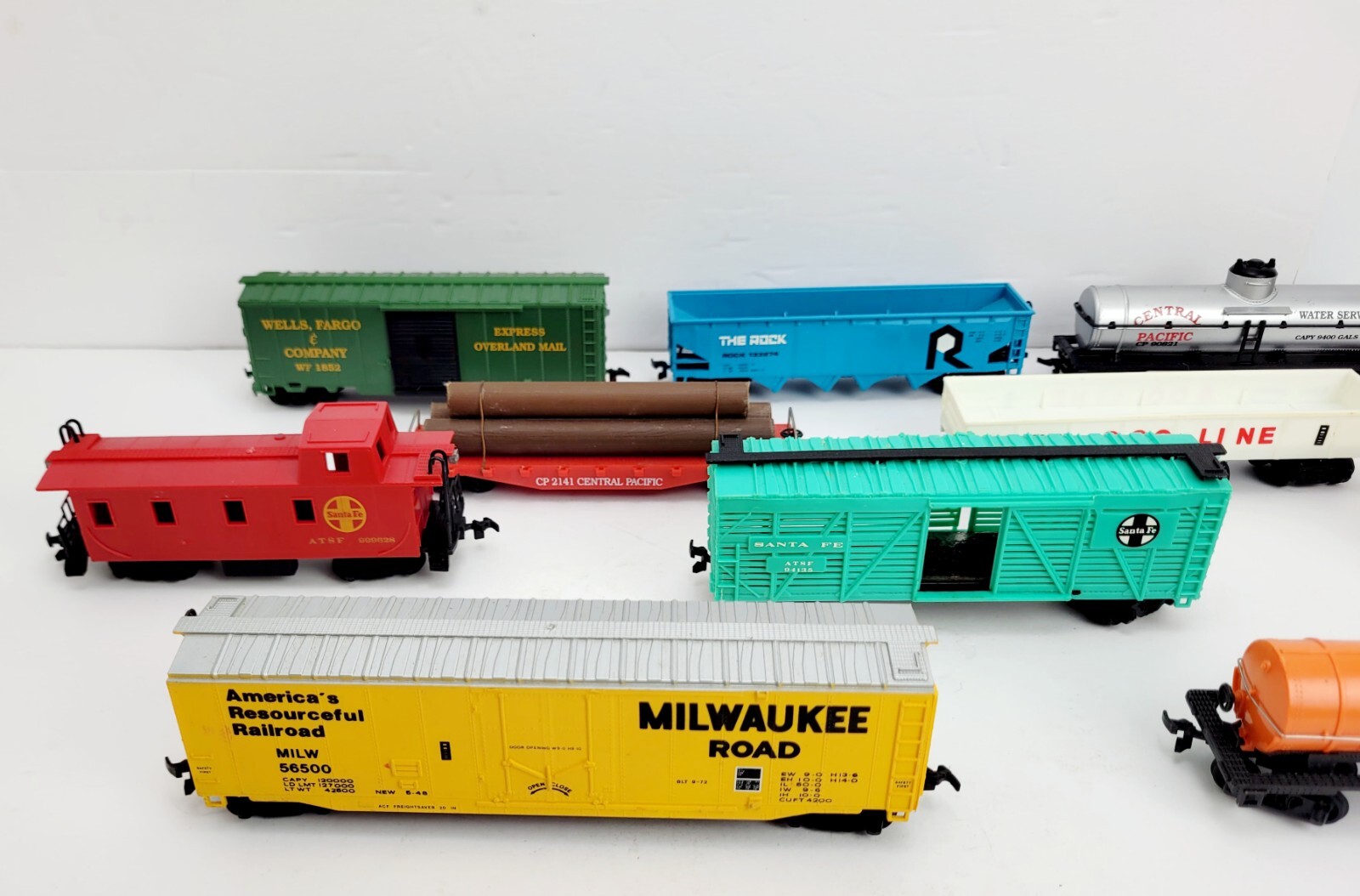 HO Scale Vintage Lot of 10 Train Cars Assorted Types - Santa Fe Tanker ...