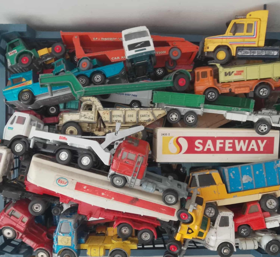 ORIGINAL VINTAGE DIECAST TOY JOB LOT DINKY CORGI MATCHBOX etc MOSTLY ...