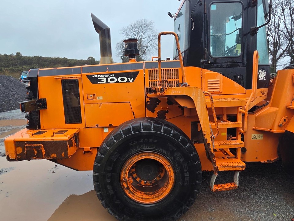 Daewoo 300 Mega V loading shovel, | eBay UK