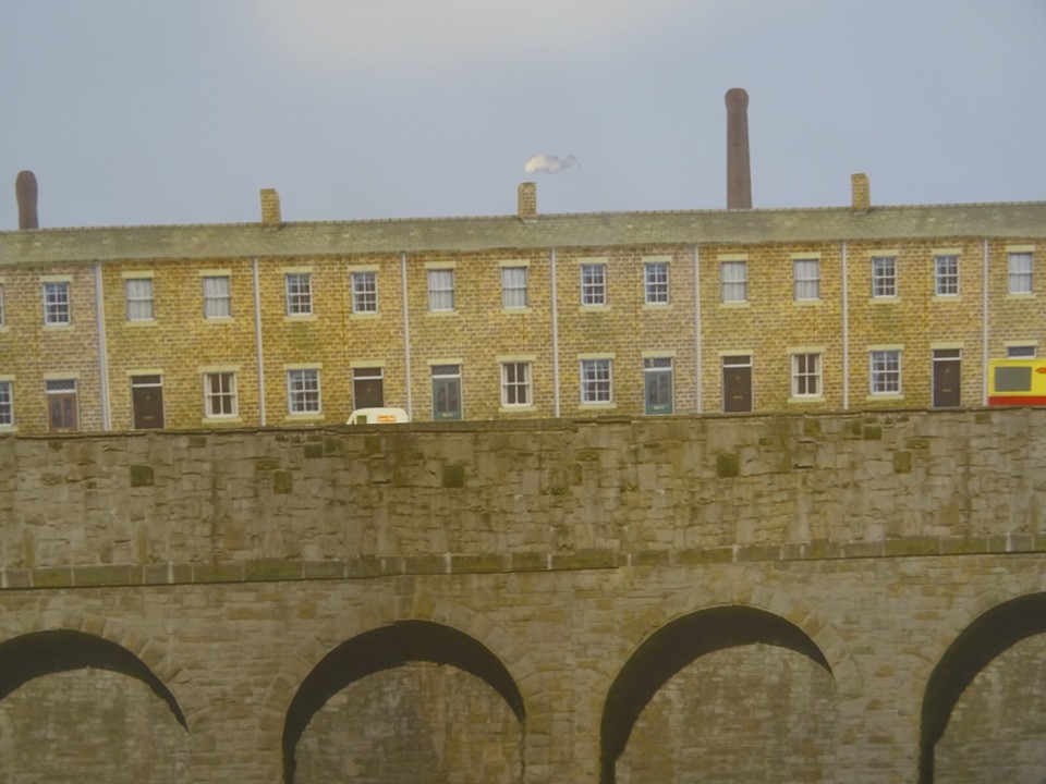 MODEL TOWN BACKSCENES OO GAUGE STONE RETAINING WALL & BUS LANE (MT0041 ...