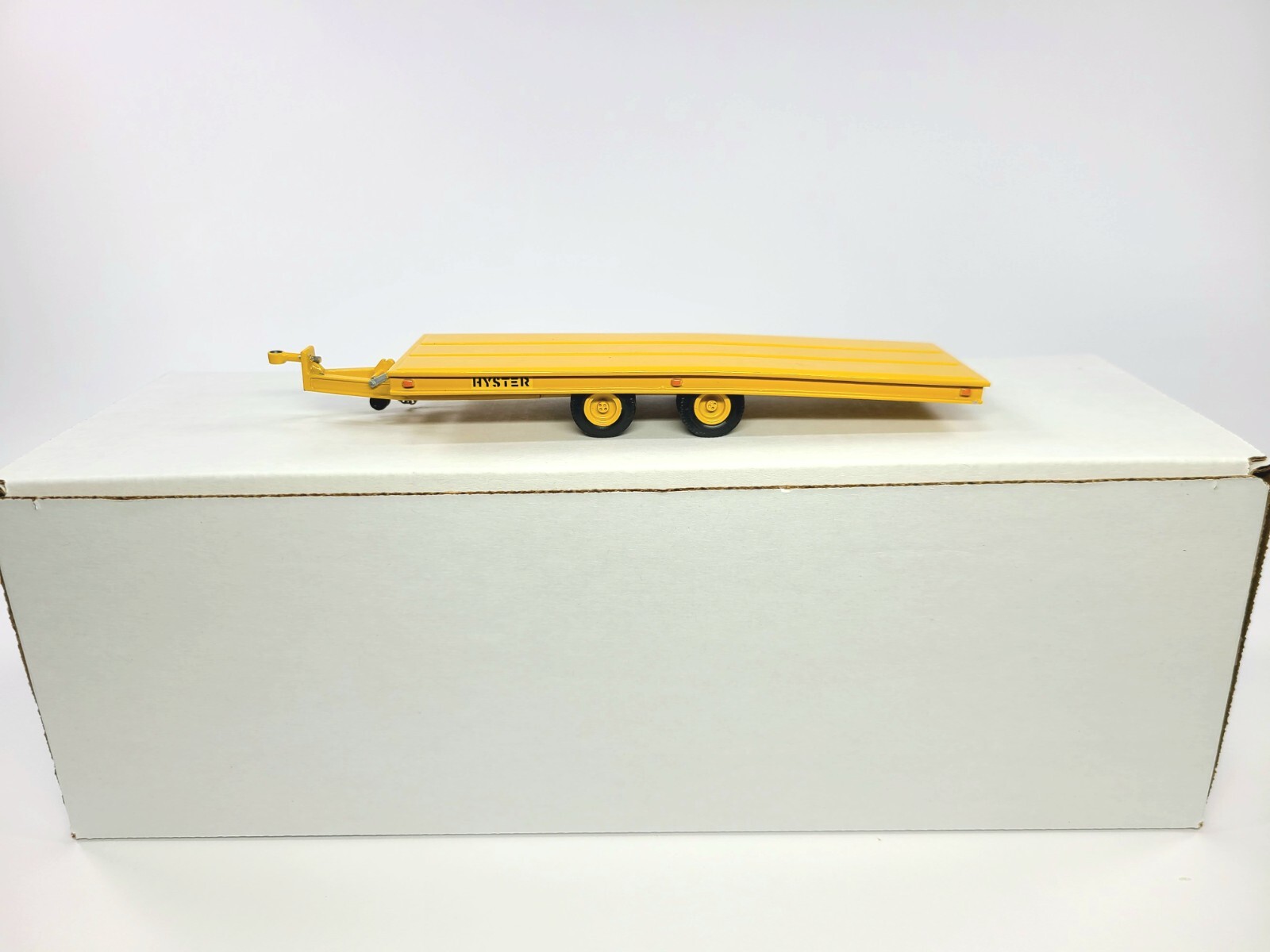 Hyster Tag Tilt Trailer - Yellow - ASAM Smith 1:48 Scale Diecast Model ...