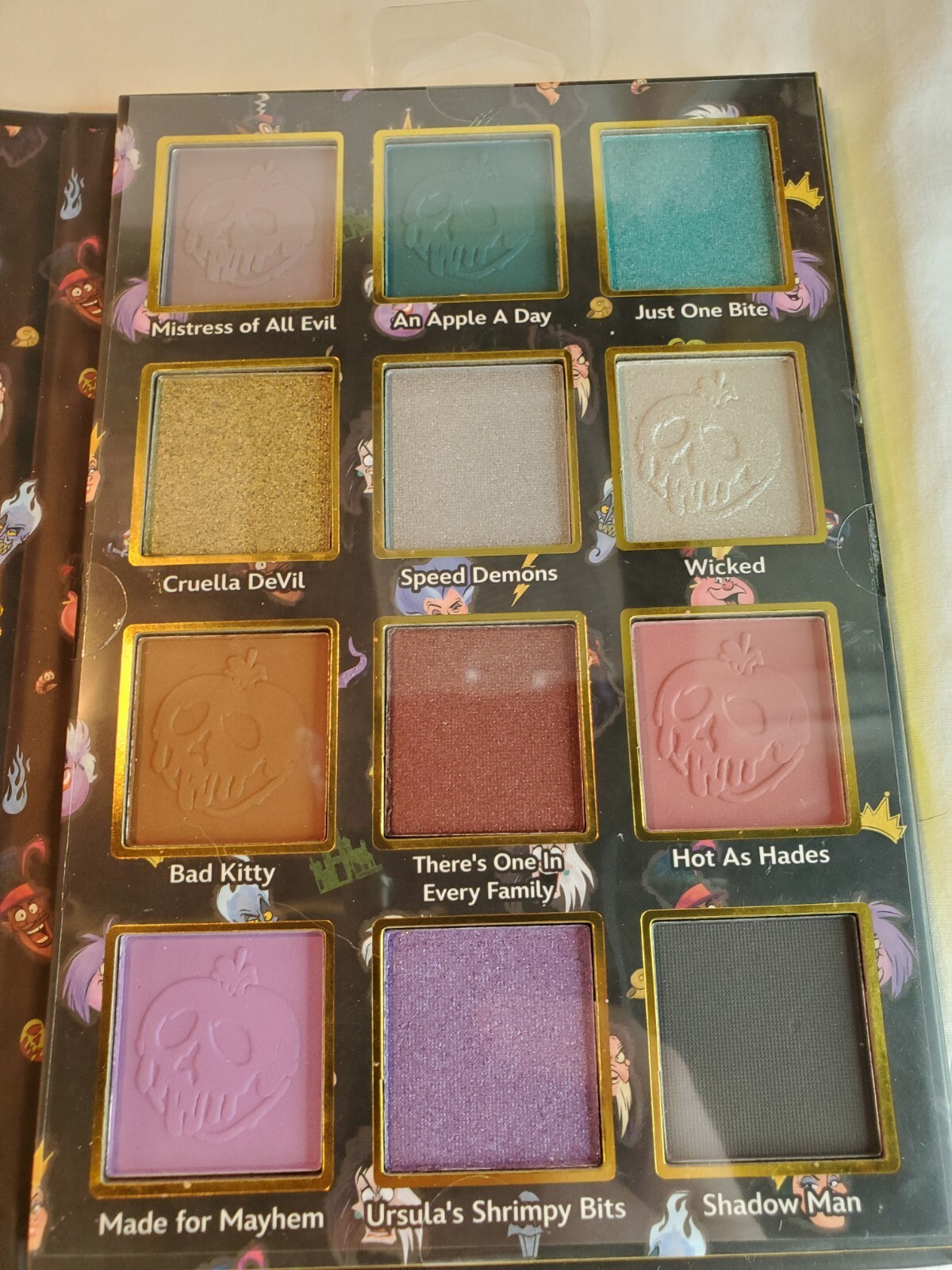 DISNEY Snow White & The Seven Dwarfs And Evil Queen Color Eyeshadow ...