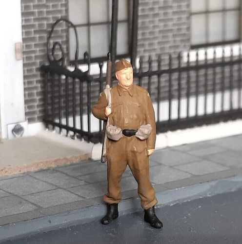 OO GAUGE PRIVATE FRAZER FIGURE HAND PAINTED HOME GUARD WORLD WAR II ...