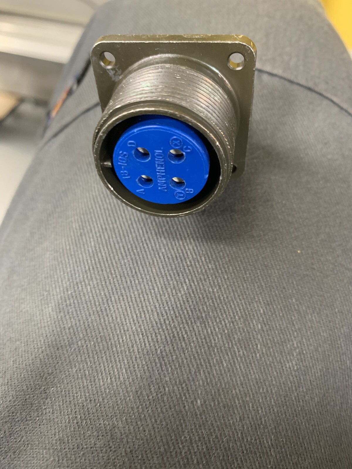 AMPHENOL 4-PIN FEMALE CIRCULAR CONNECTORS 3102A-18-10S | eBay