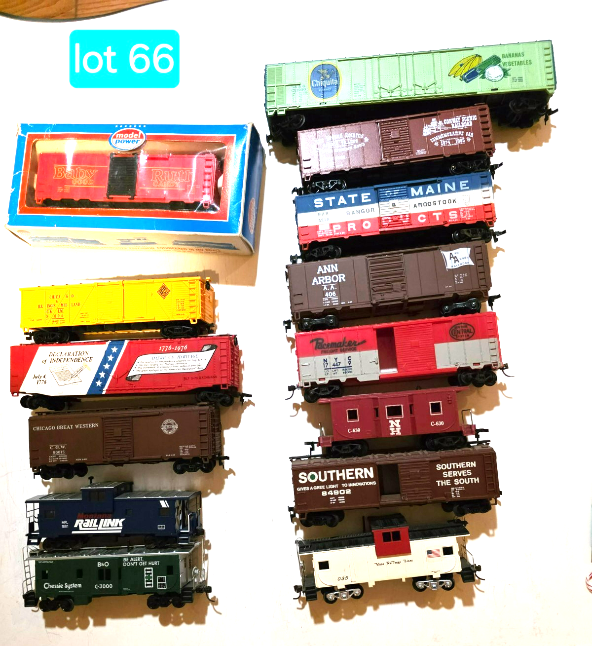 Lot 66 ho scale car set, rolling, good condition, various colors ...