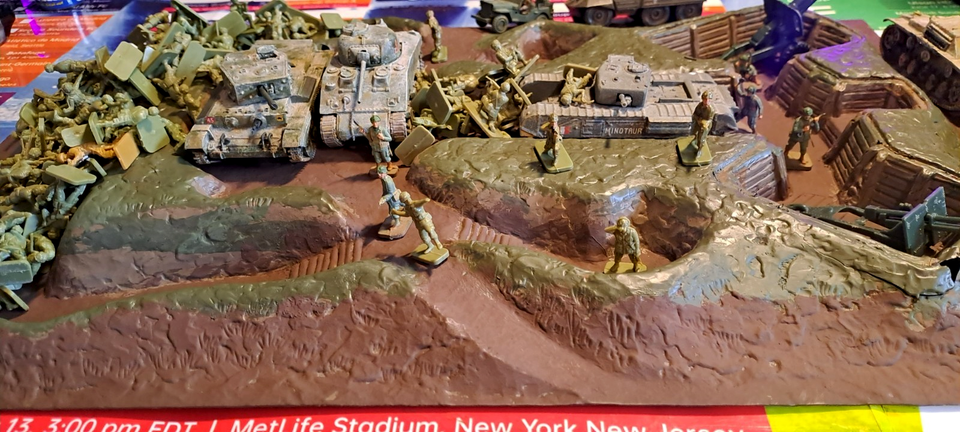 Airfix 1.72 Vehicles, Guns, 130+US Paratroopers & Plastic Trench ...