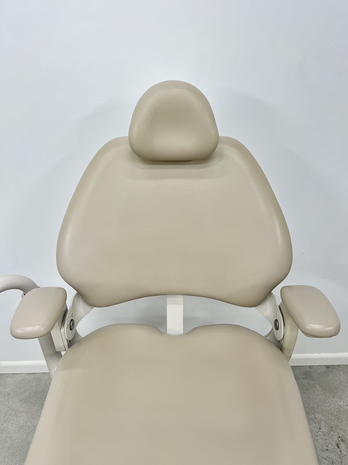 Adec Performer 8000 Dental Patient Exam Chair W/ Radius Delivery Pkg ...